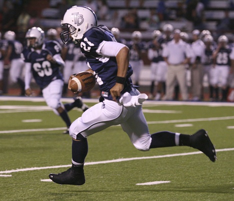 Football wrap: Streaking Beamer wins second in a row with first victory ...