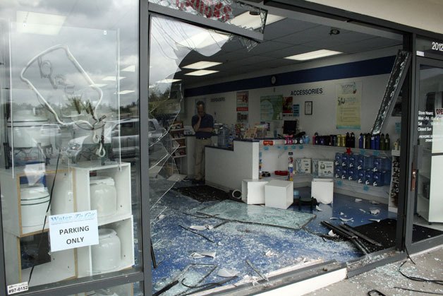 Driver crashes into Federal Way storefront | Slideshow | Federal Way Mirror