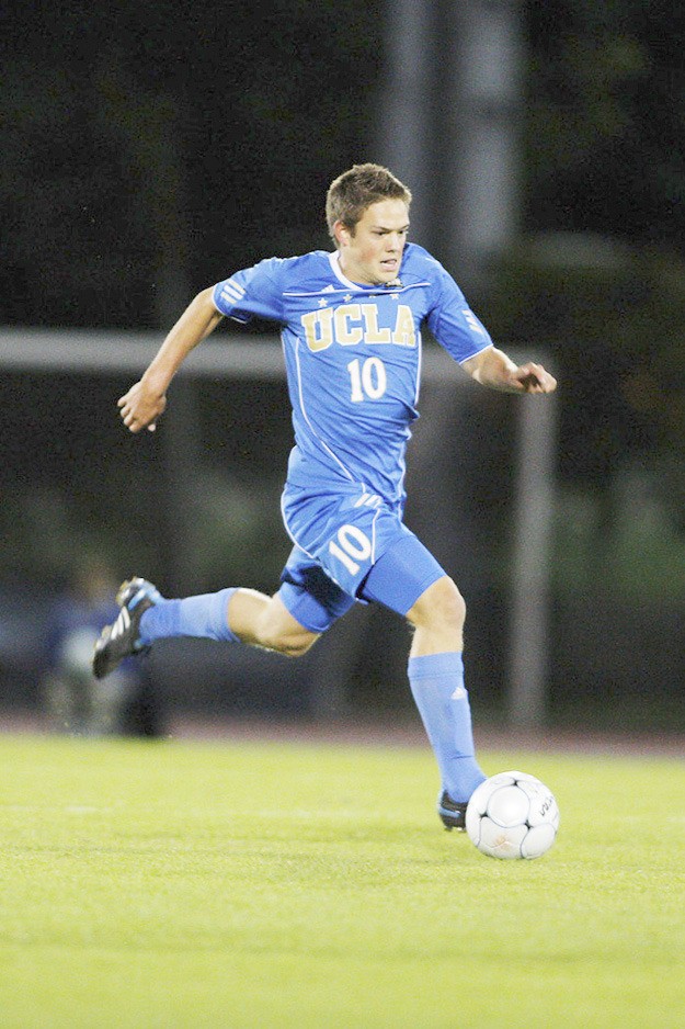 MLS SOCCER: Federal Way's Kelyn Rowe off to a fast start with ...