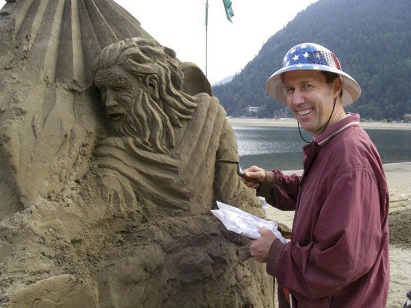 World Championship of Sand Sculpting features ode to veterans, Oprah ...
