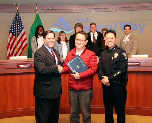 Federal Way police recognize man for help in nabbing bundled-up bandit ...