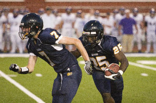 Football: Federal Way gets back in the win column | Federal Way Mirror