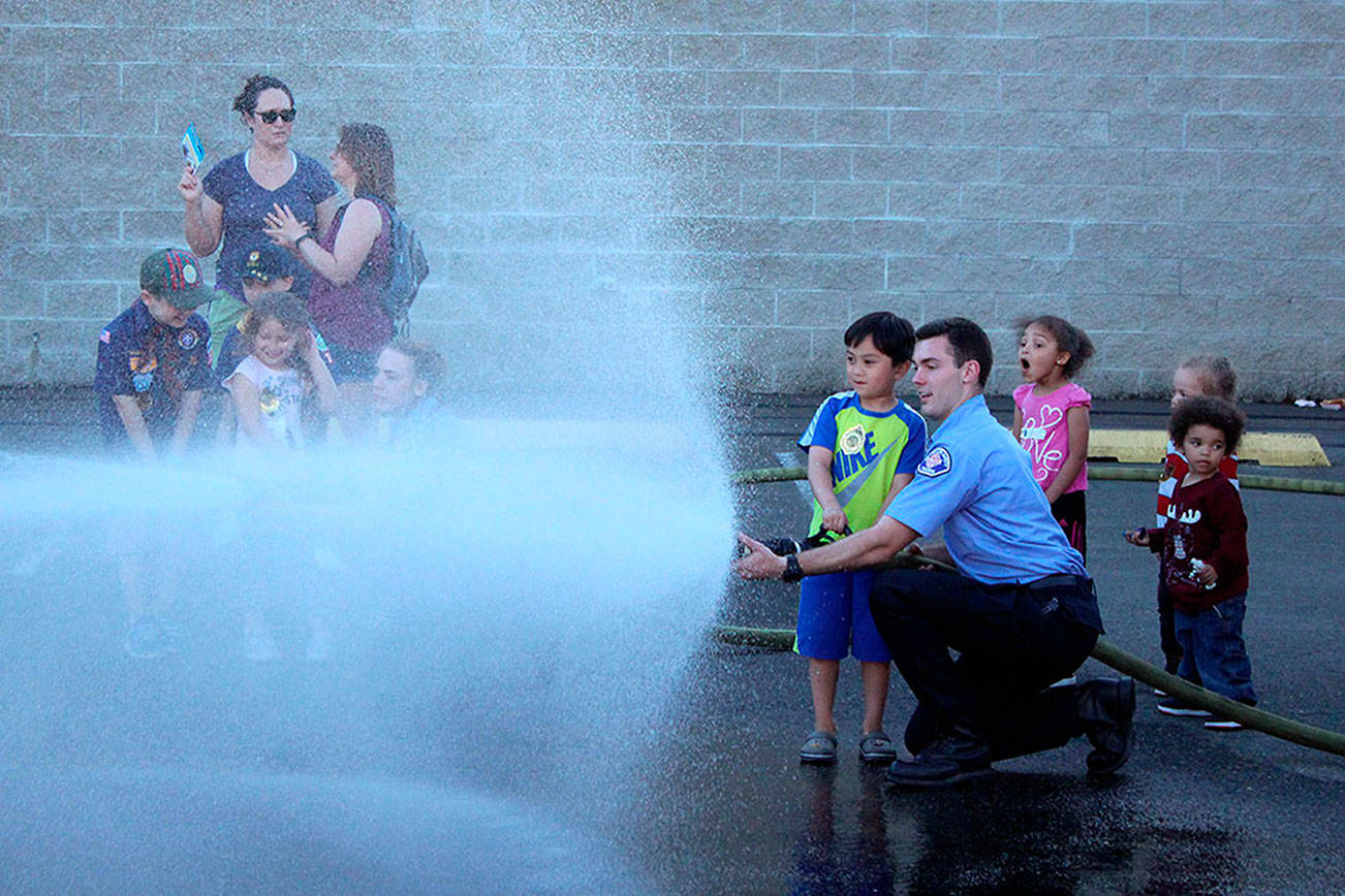 Federal Way community gets up close look at South King Fire and Rescue ...
