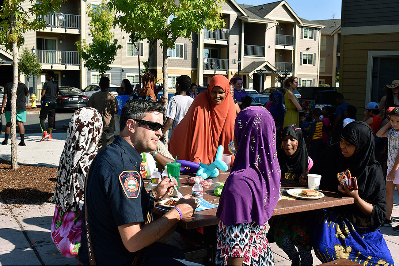 Federal Way community connects with police, fire officials during ...