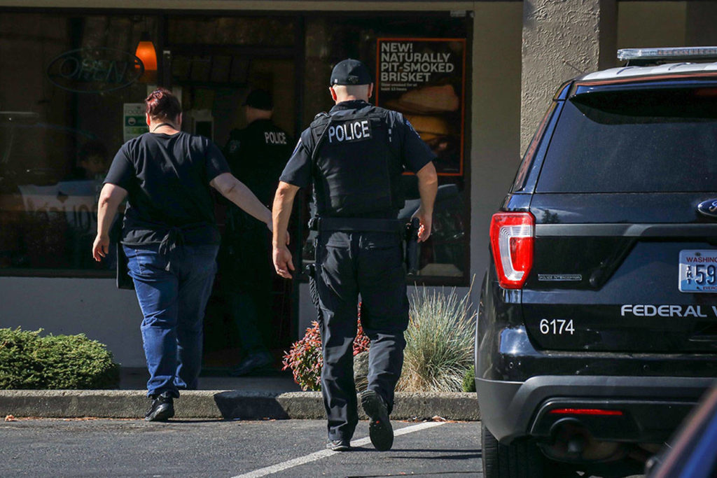 Federal Way police searching for one suspect after armed robbery at ...