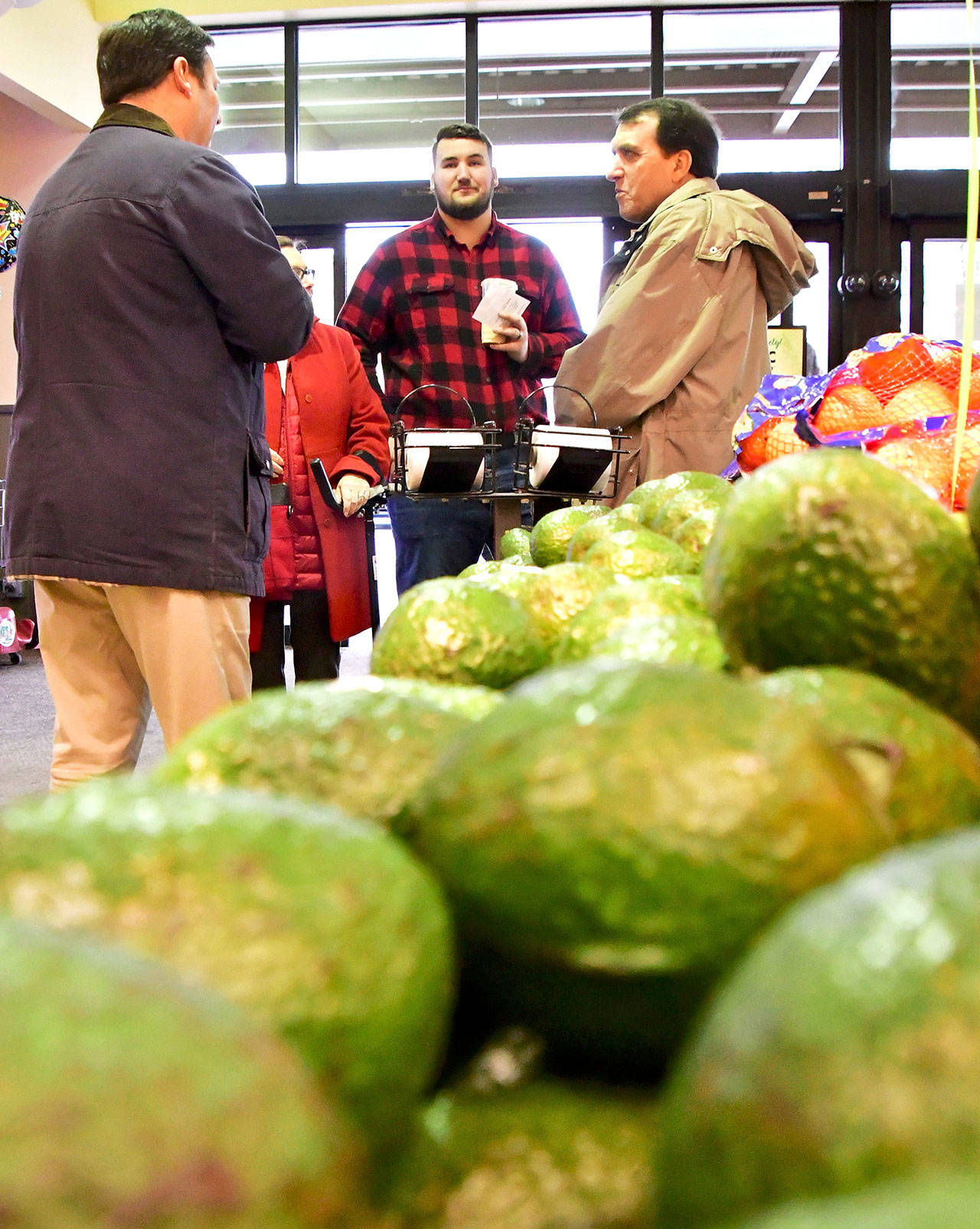 Federal Way community gathers food for seniors during MLK event ...