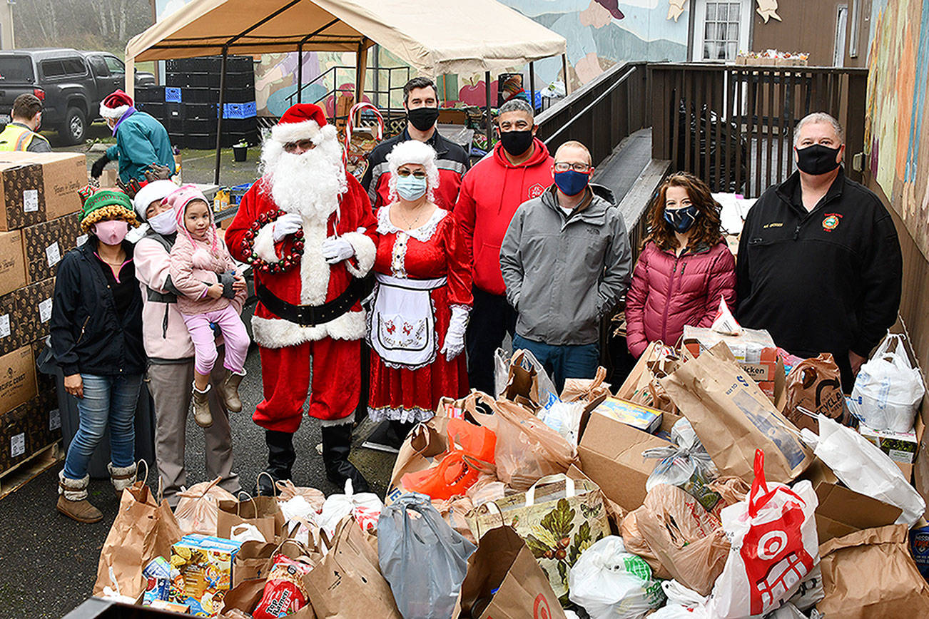 Santa Parade collects 3,000 pounds of canned food donations for local ...