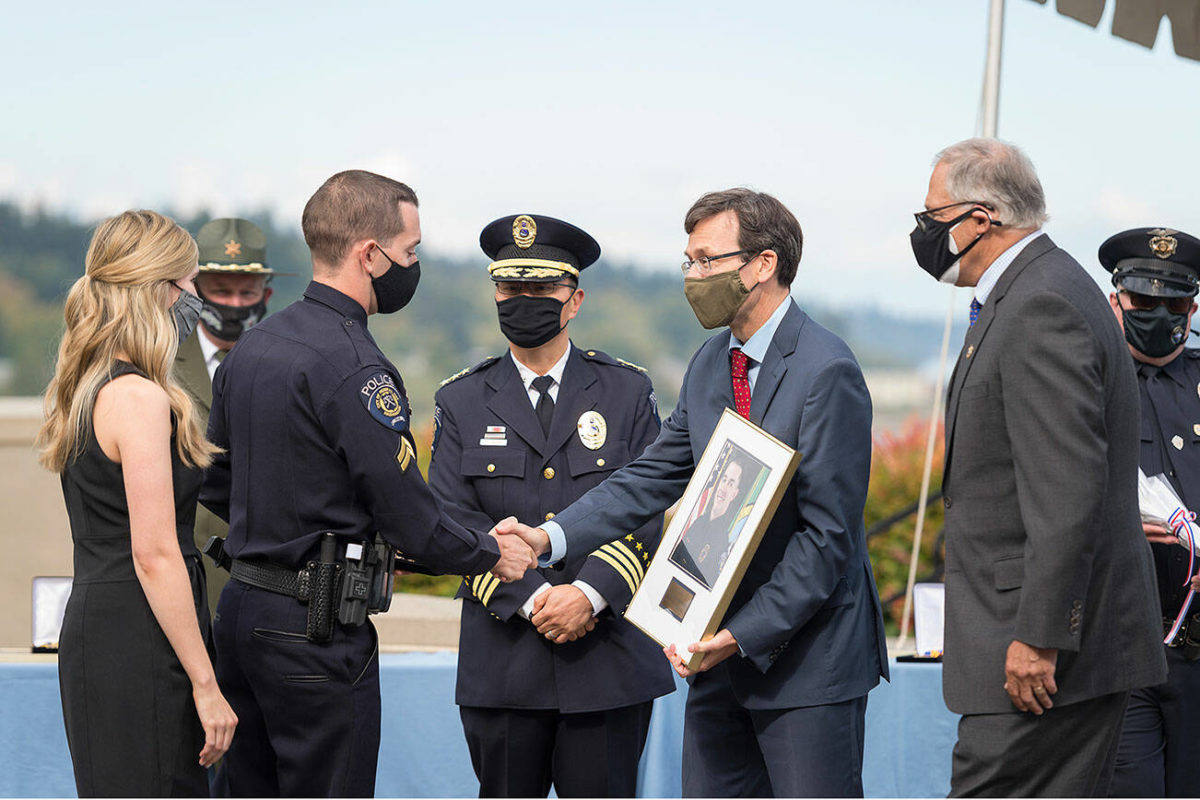 2 Federal Way officers receive Washington Medal of Honor awards ...