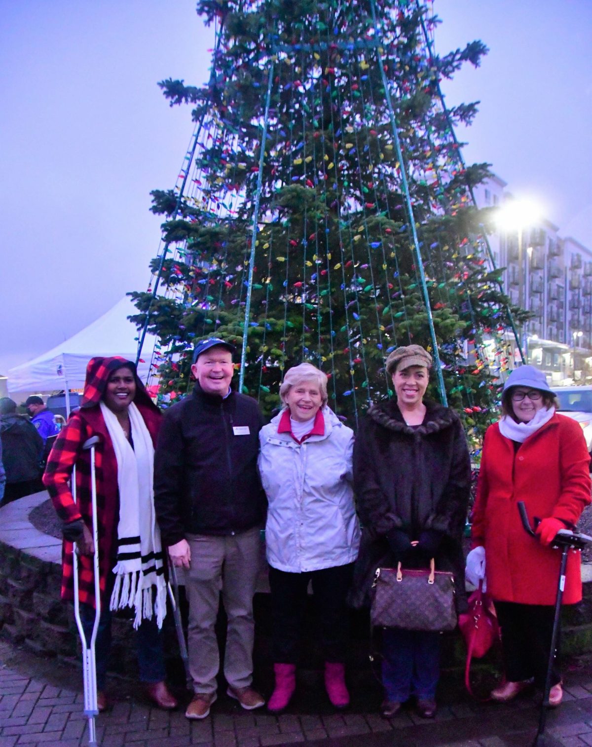 PHOTOS: Federal Way residents celebrate holiday tree lighting | Federal ...