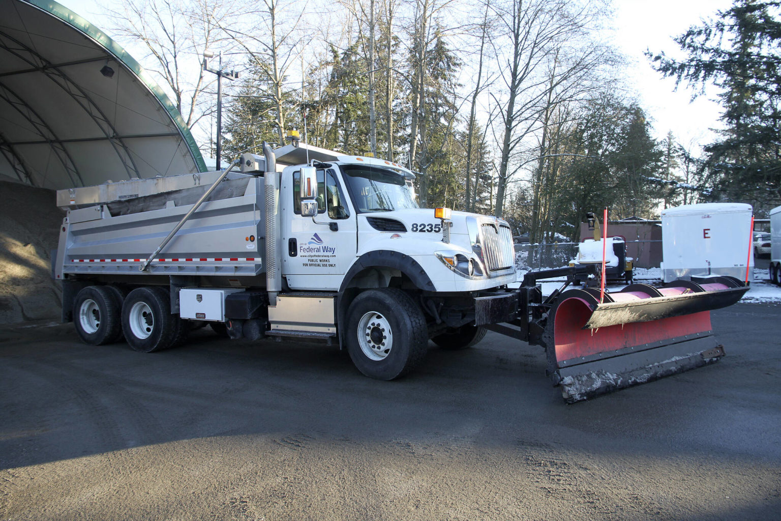 Public Works crews de-icing Federal Way streets amid winter weather ...