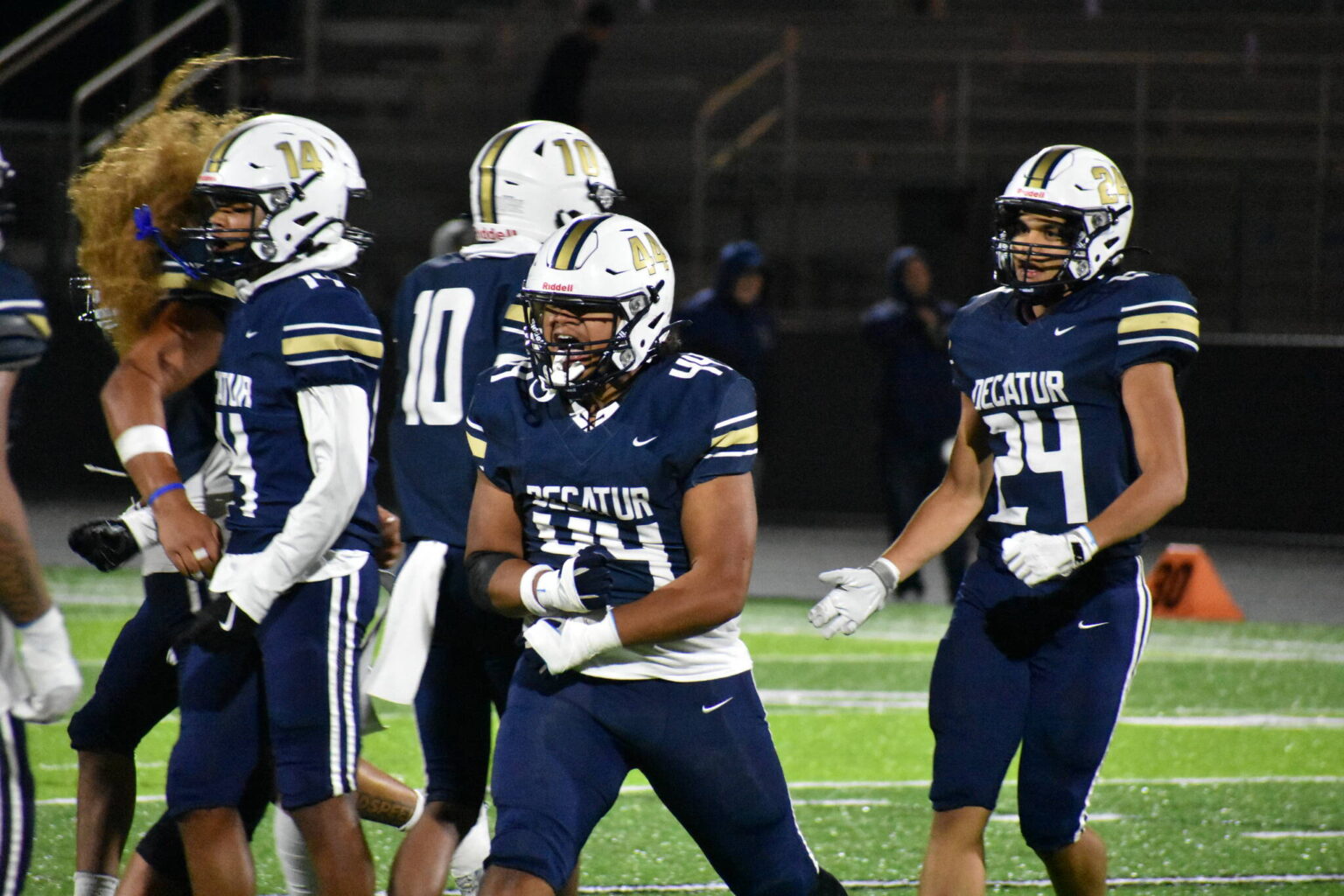 Football: Decatur Gators weather the Storm | Federal Way Mirror