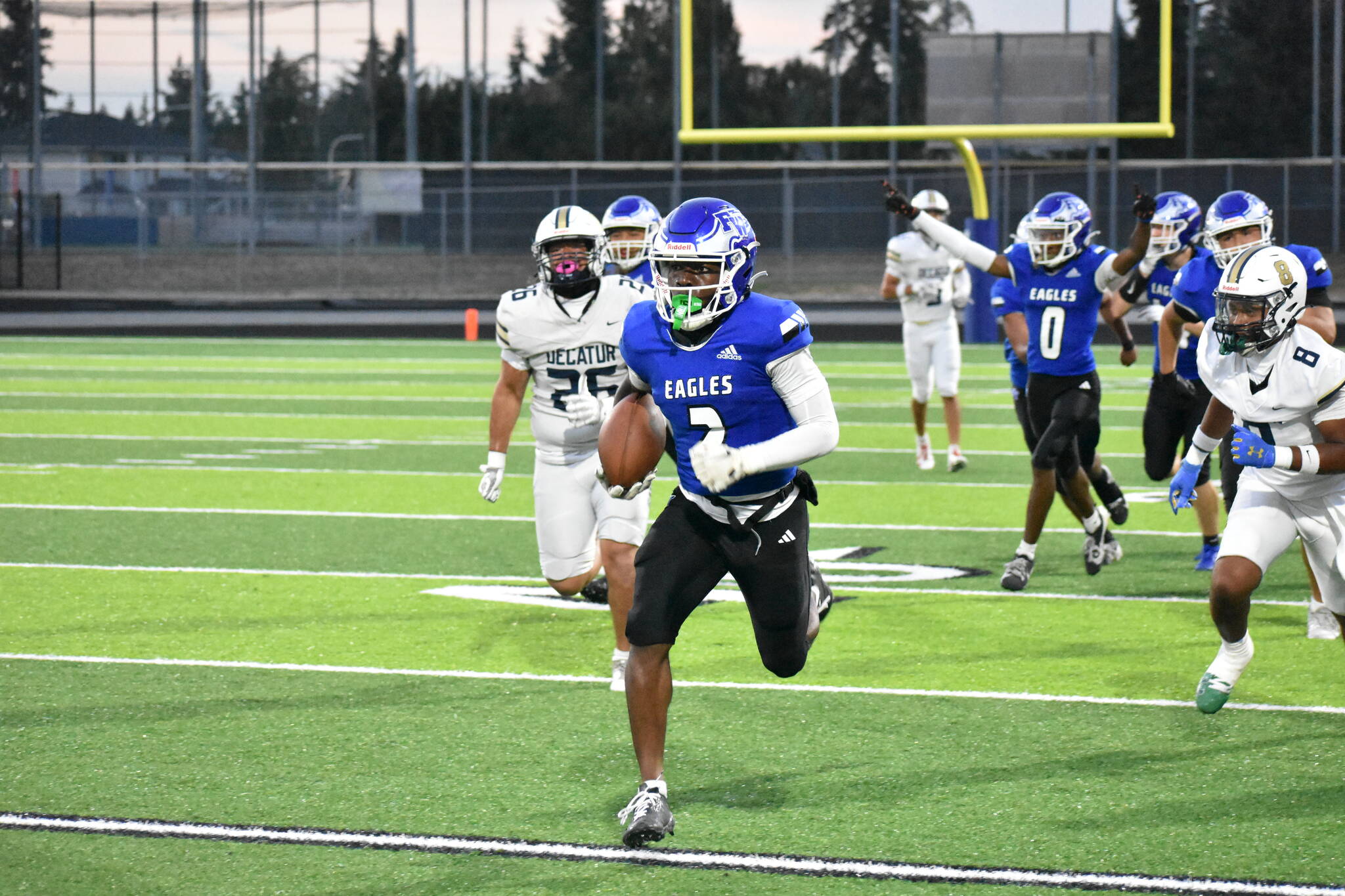 Federal Way football dominates Decatur in 50-20 win | Federal Way Mirror