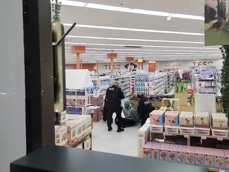 Man arrested for pulling knife out on an employee | Federal Way Mirror