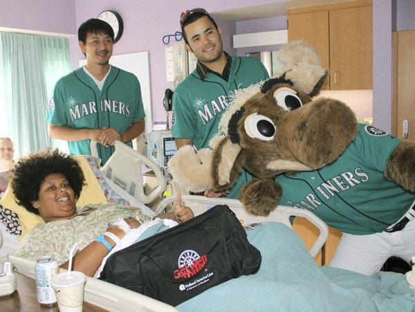 Mariners bring a smile to Federal Way teen’s face at Mary Bridge ...