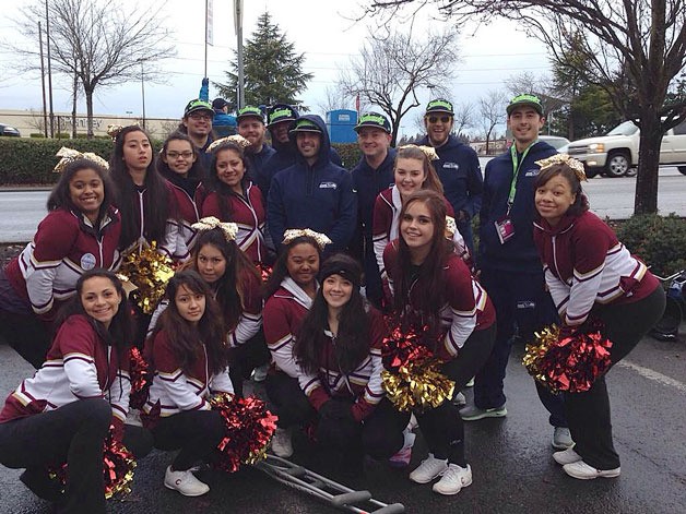 Thomas Jefferson cheer team helps food bank - Federal Way Mirror