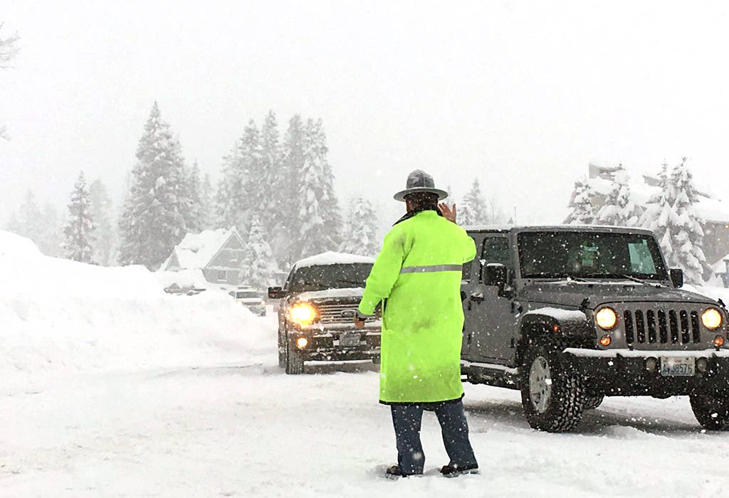 Convoy leads Snoqualmie travelers to safety | Federal Way Mirror