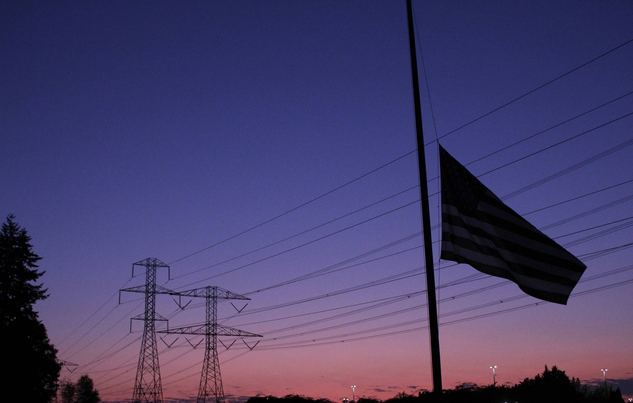 Federal Way to fly flags at half-staff in memory of fallen officers ...