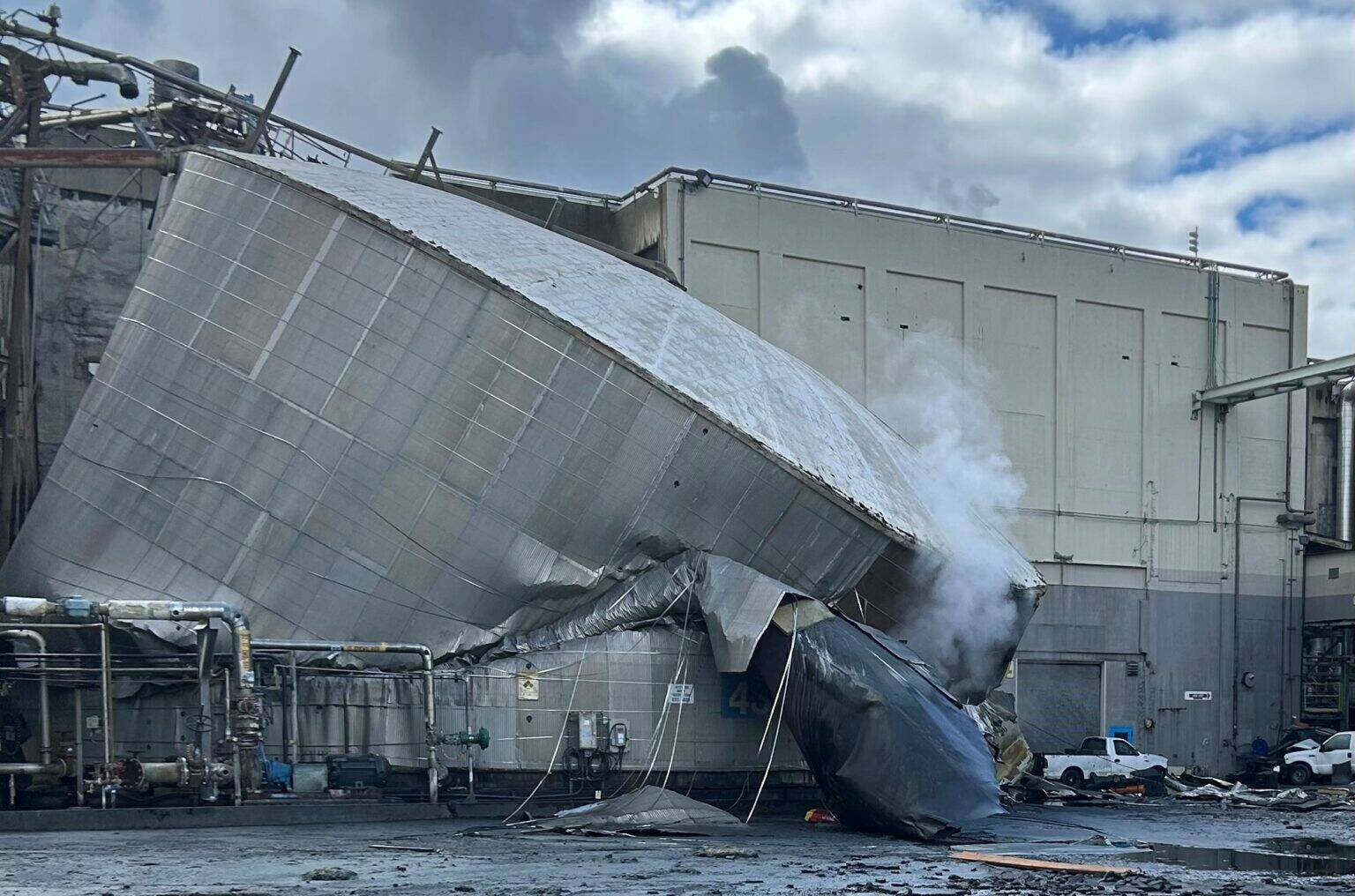 Confirmed death toll rises to 2 from chemical tank blast in Longview ...